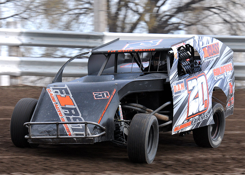 Competitive Clough captures four feature wins, Jet Racing Central ...