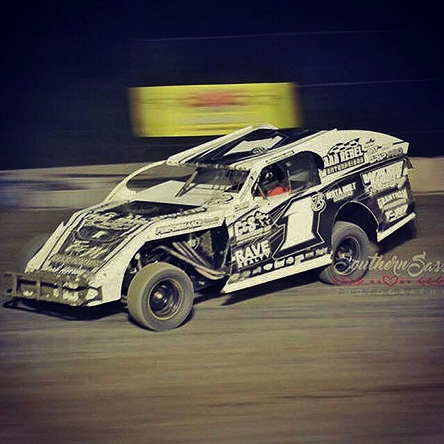 Hood handles IMCA Modified foes at 281 - IMCA - International Motor ...