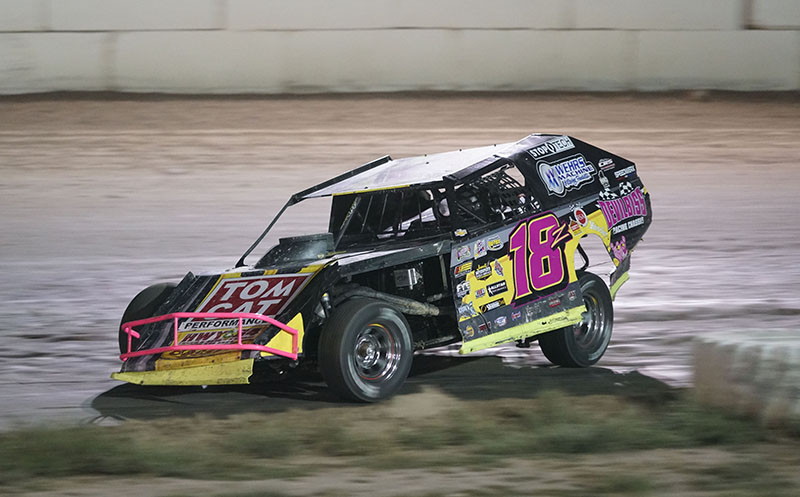 Streaking DeVilbiss speeds to Wild West Modified Tour crown - IMCA ...
