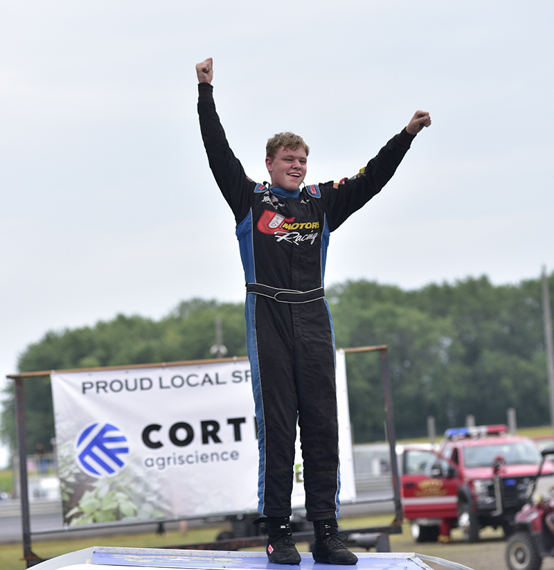 After checking out tires at halfway, Hibdon checks out for IMCA ...